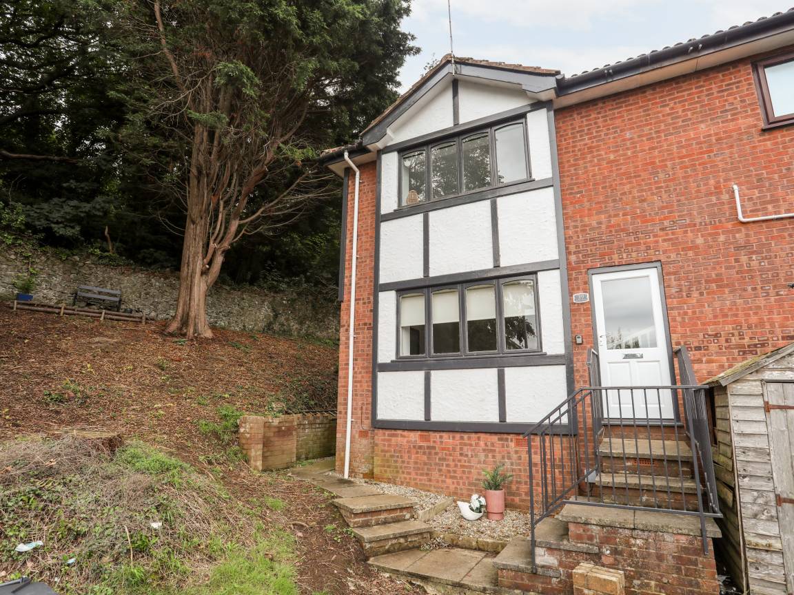 Cottage ∙ 2 Bedrooms ∙ 4 Guests - Colwyn Bay