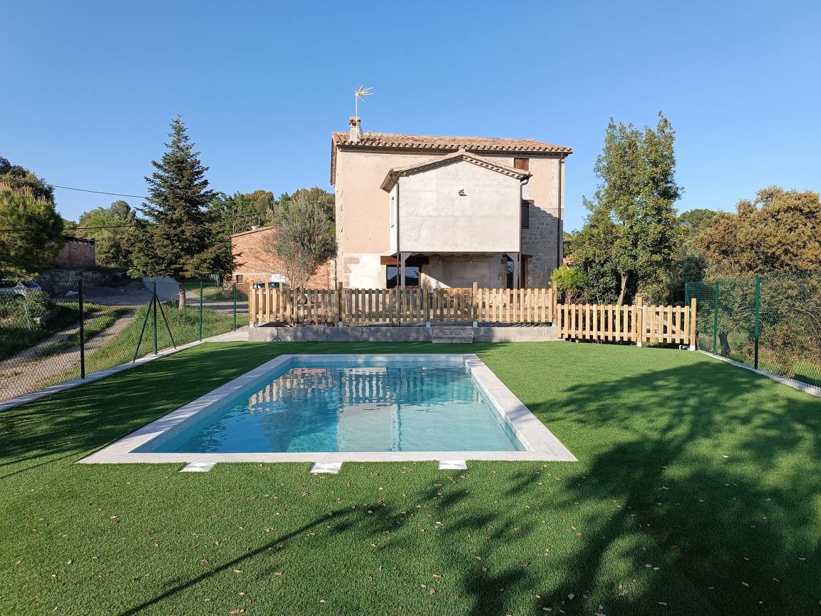 300 M² Casa ∙ 6 Camere Da Letto ∙ 16 Ospiti - Berga