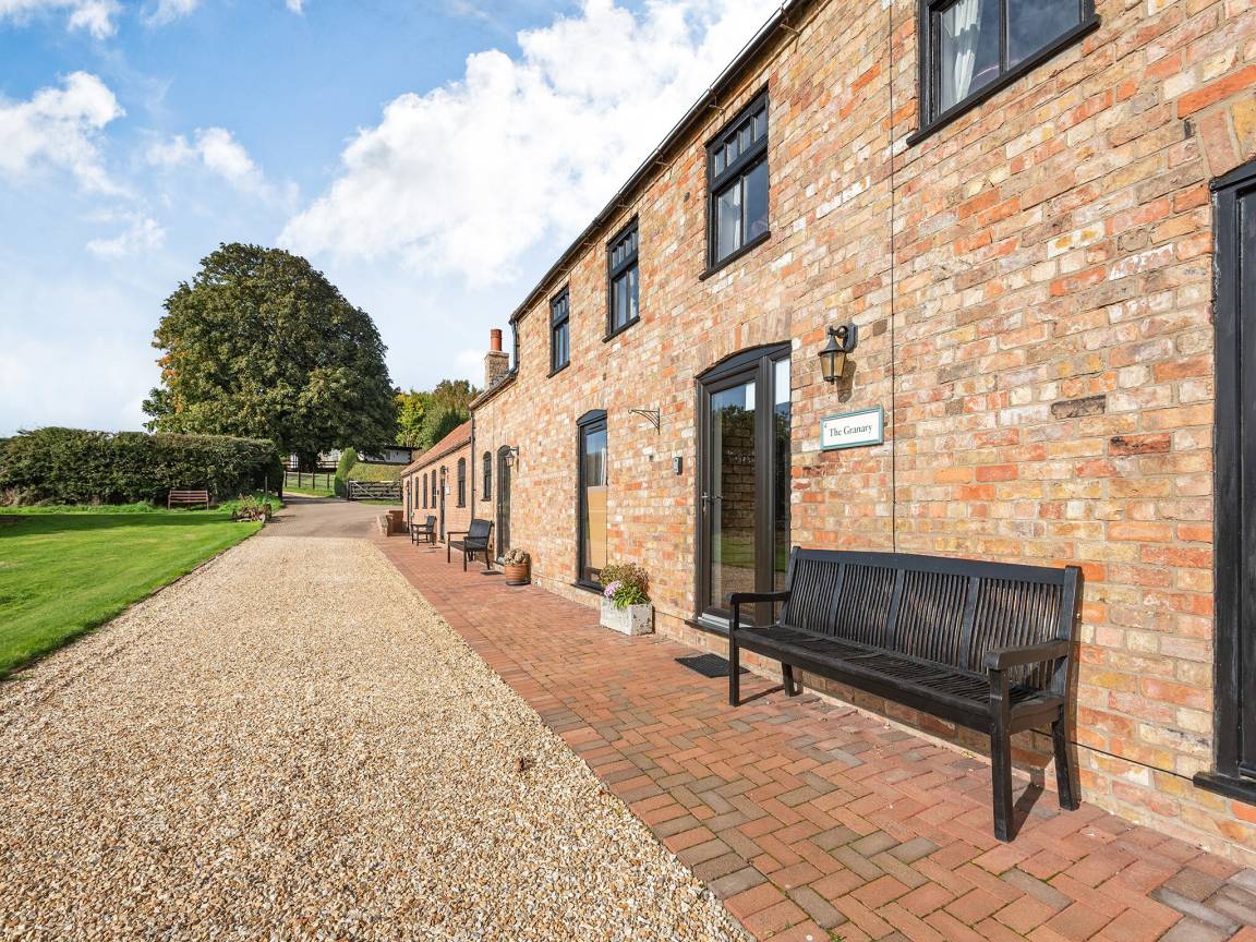 Cottage ∙ 3 Bedrooms ∙ 8 Guests - Louth