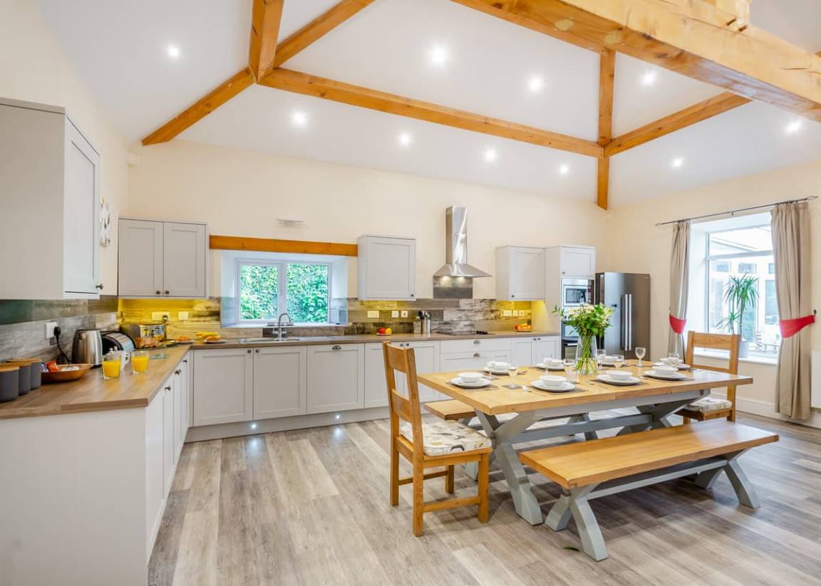 Chalet ∙ 4 Bedrooms ∙ 8 Guests - Bala