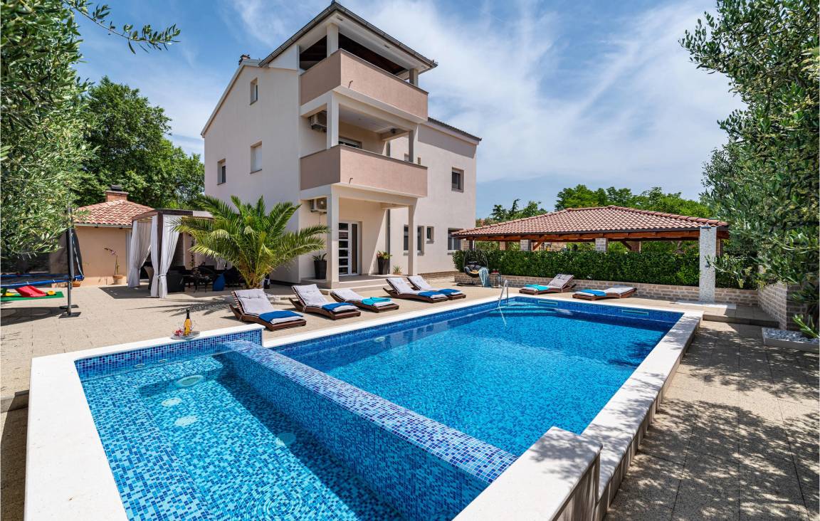 224 M² Ferienhaus ∙ 4 Schlafzimmer ∙ 10 Gäste - Murter