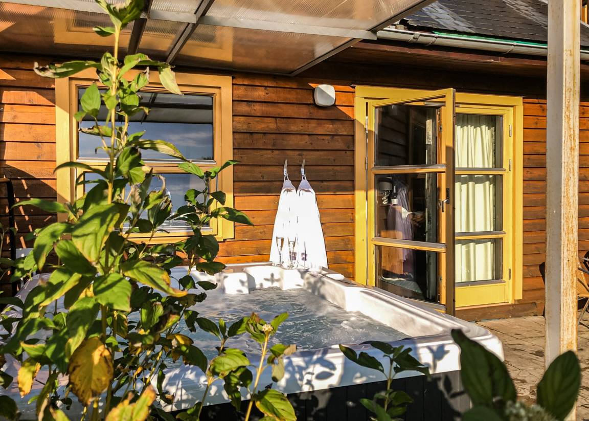 Chalet ∙ 2 Bedrooms ∙ 6 Guests - Loch Lomond