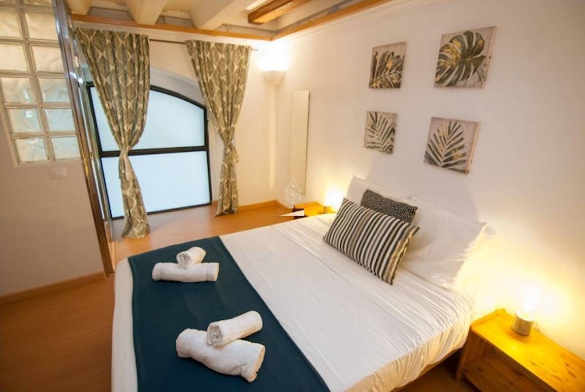 200 M² House ∙ 2 Bedrooms ∙ 4 Guests - Barselona