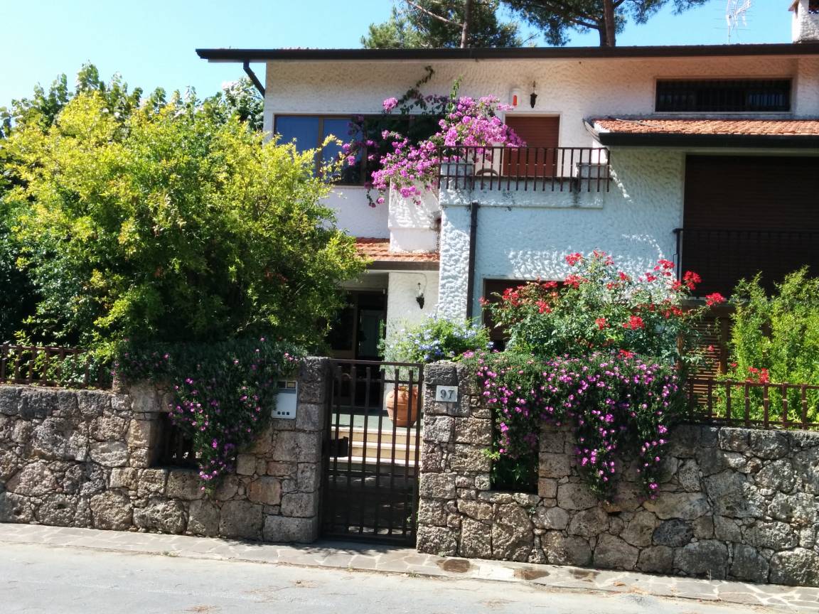 160 M² Villa ∙ 4 Bedrooms ∙ 9 Guests - Marina di Pietrasanta