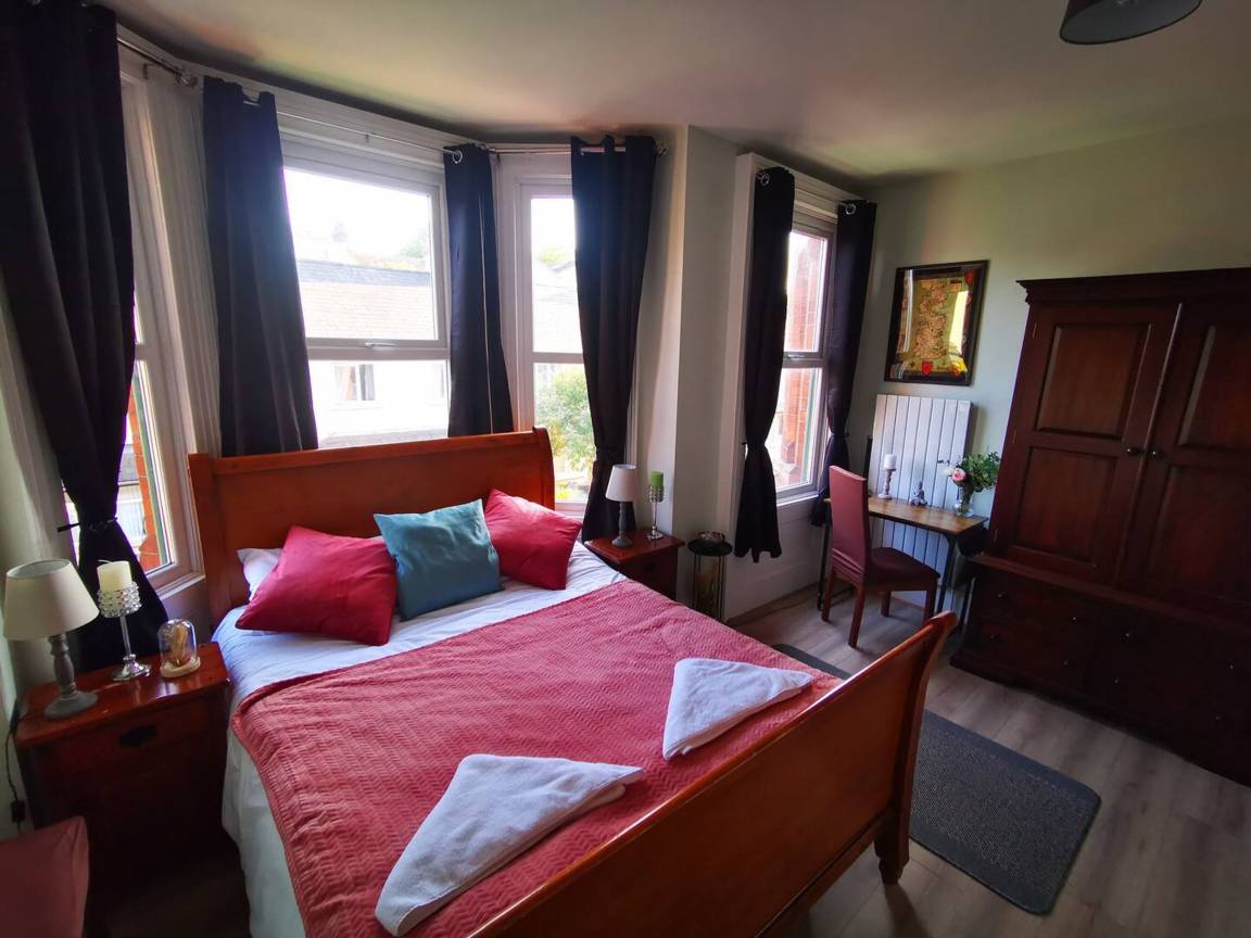 95 M² Apartment ∙ 4 Bedrooms ∙ 8 Guests - Belfast