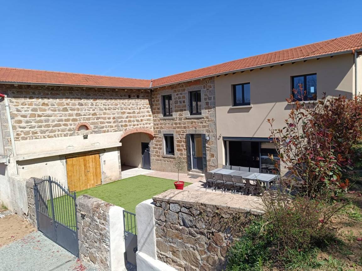 182 M² Gîte ∙ 5 Chambres ∙ 15 Personnes - Beaujolais