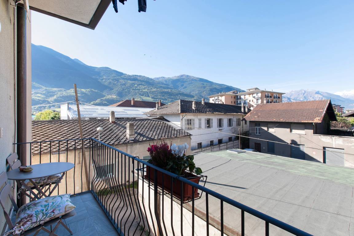 65 M² Apartment ∙ 2 Bedrooms ∙ 4 Guests - Aosta
