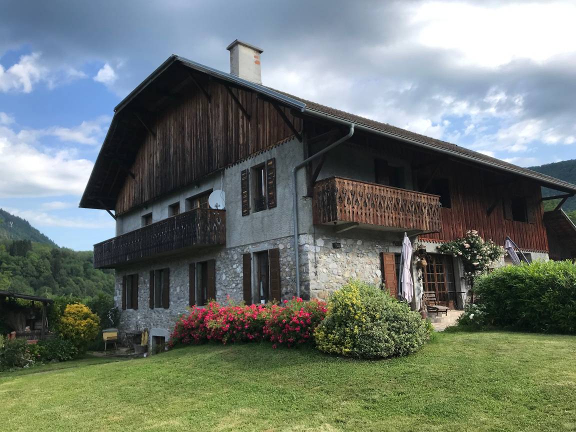 140 M² Appartement ∙ 3 Chambres ∙ 7 Personnes - Cluses