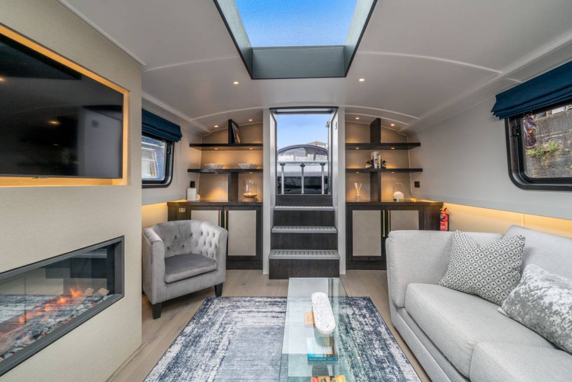 82 M² Houseboat ∙ 2 Bedrooms ∙ 4 Guests - Victoria