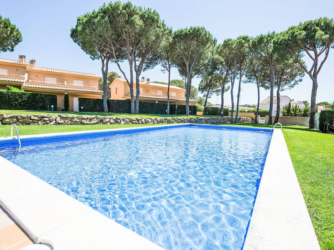 74 M² Maison De Vacances ∙ 3 Chambres ∙ 6 Personnes - L'Escala