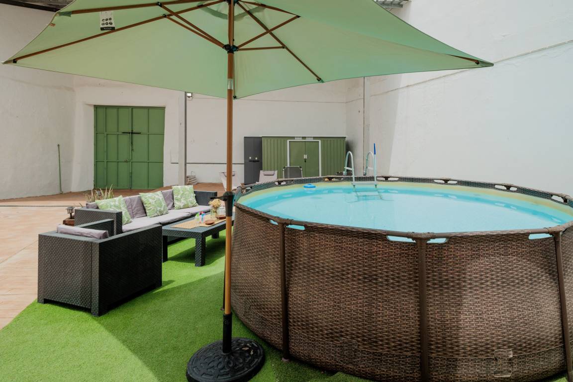 150 M² House ∙ 2 Bedrooms ∙ 6 Guests - Paradas
