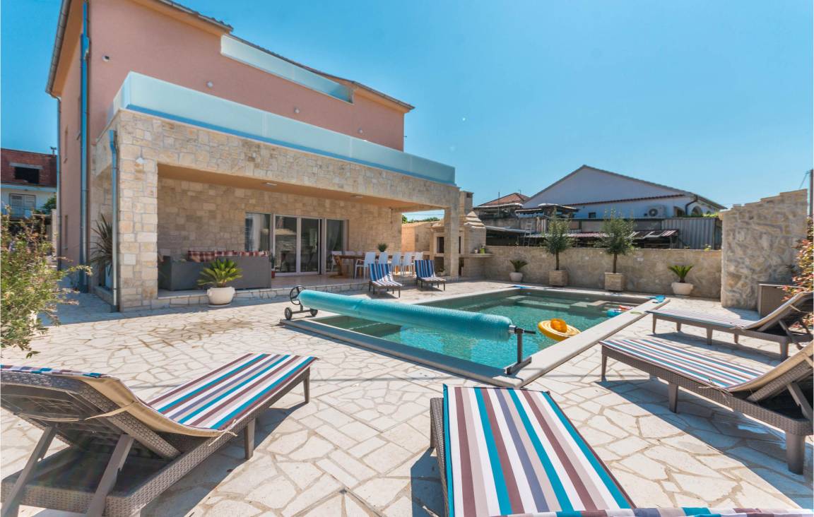 210 M² House ∙ 3 Bedrooms ∙ 6 Guests - Biograd na Moru