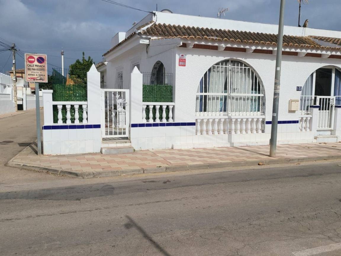 85 M² Huoneisto ∙ 2 Makuuhuonetta ∙ 4 Vierasta - Los Alcázares