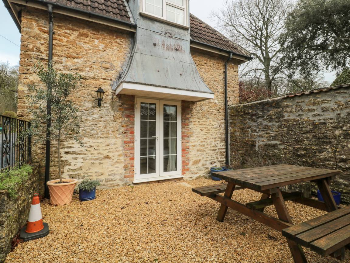 Cottage ∙ 4 Bedrooms ∙ 8 Guests - Bath