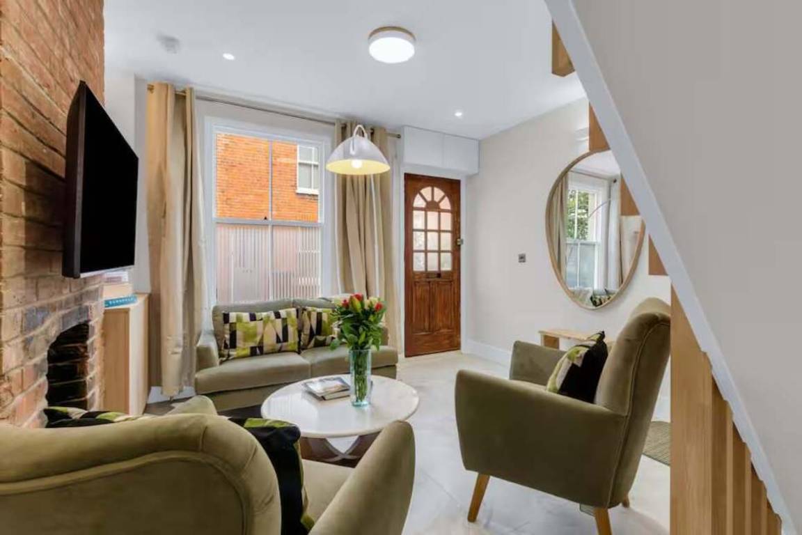 93 M² House ∙ 2 Bedrooms ∙ 4 Guests - Canterbury