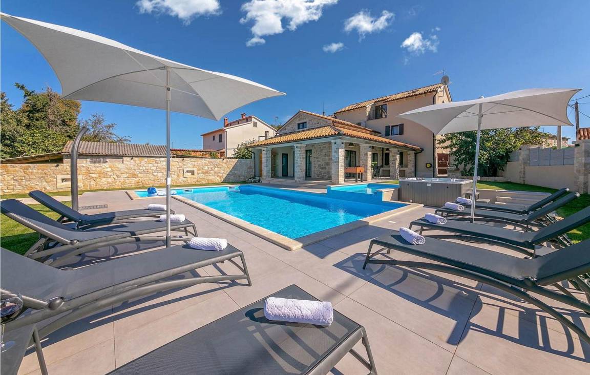 200 M² Maisonette ∙ 4 Bedrooms ∙ 8 Guests - Poreč