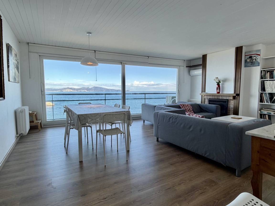 114 M² Apartamento ∙ 4 Habitaciones ∙ 8 Huéspedes - La Escala