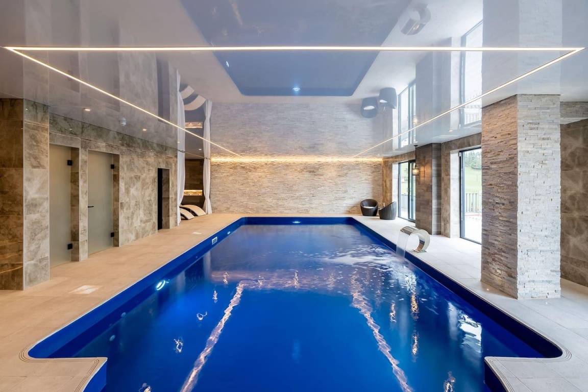 245 M² House ∙ 11 Bedrooms ∙ 30 Guests - Wales