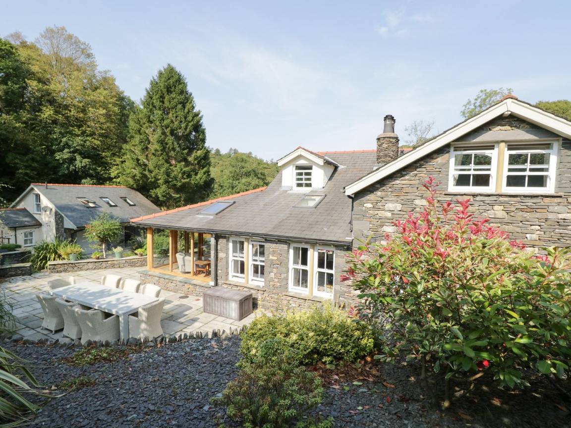 Cottage ∙ 4 Bedrooms ∙ 8 Guests - Newby Bridge