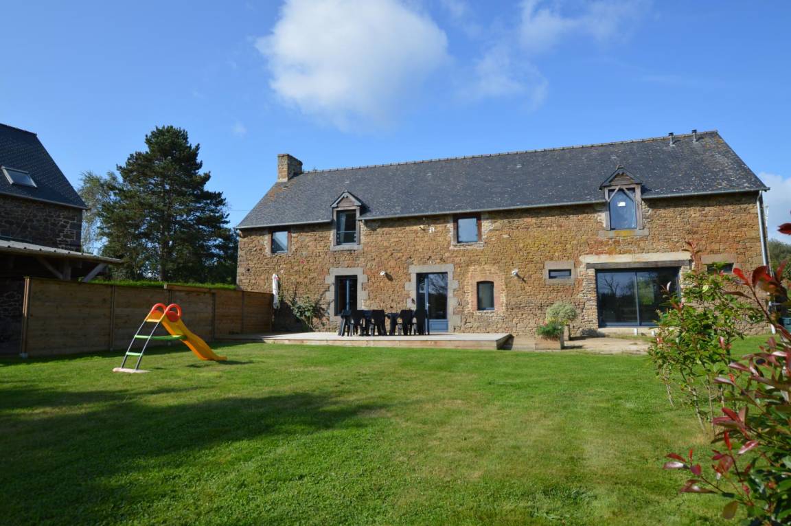 138 M² Gîte ∙ 4 Chambres ∙ 8 Personnes - Combourg