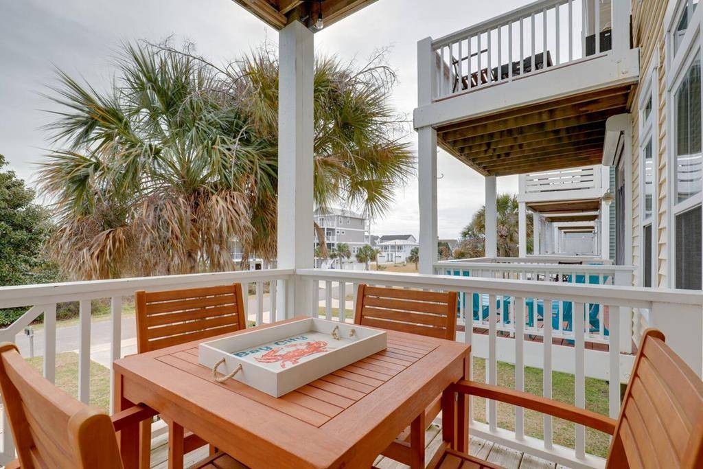 House ∙ 3 Bedrooms ∙ 11 Guests - Carolina Beach, NC