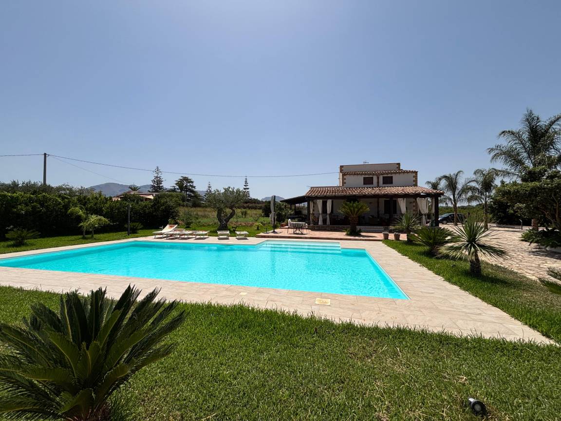 300 M² Villa ∙ 4 Habitaciones ∙ 8 Huéspedes - Partinico