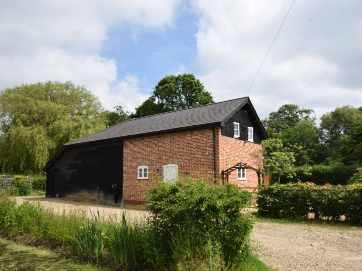Cottage ∙ 2 Bedrooms ∙ 4 Guests - Stowmarket