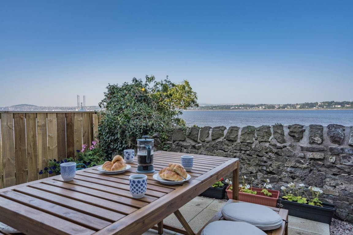 Cottage ∙ 2 Bedrooms ∙ 4 Guests - Dundee