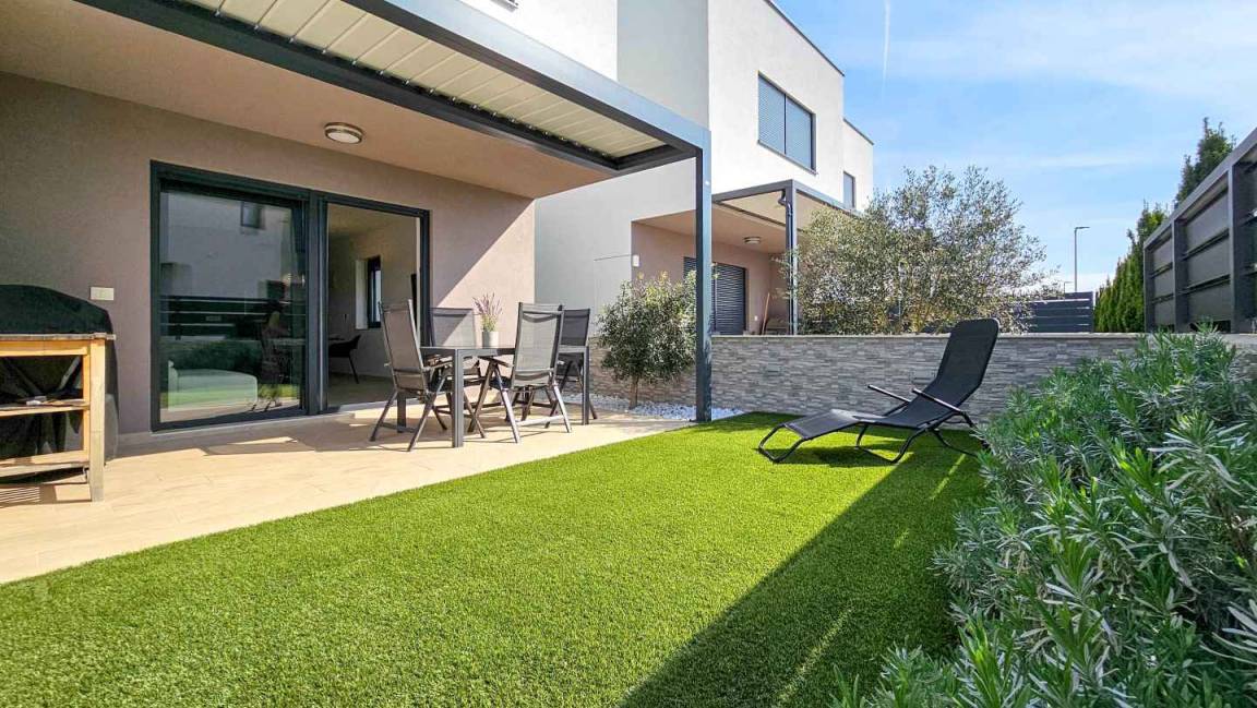 82 M² Ferienhaus ∙ 3 Schlafzimmer ∙ 4 Gäste - Novigrad