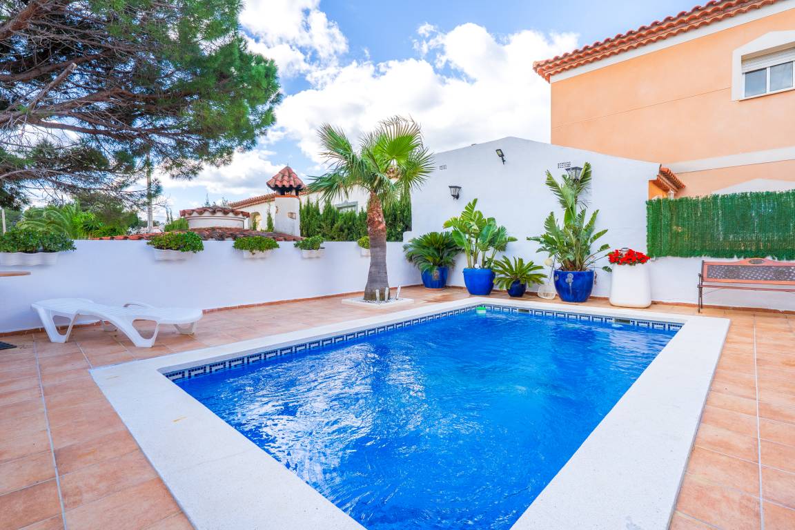 198 M² Ferienhaus ∙ 4 Schlafzimmer ∙ 8 Gäste - Miami Platja