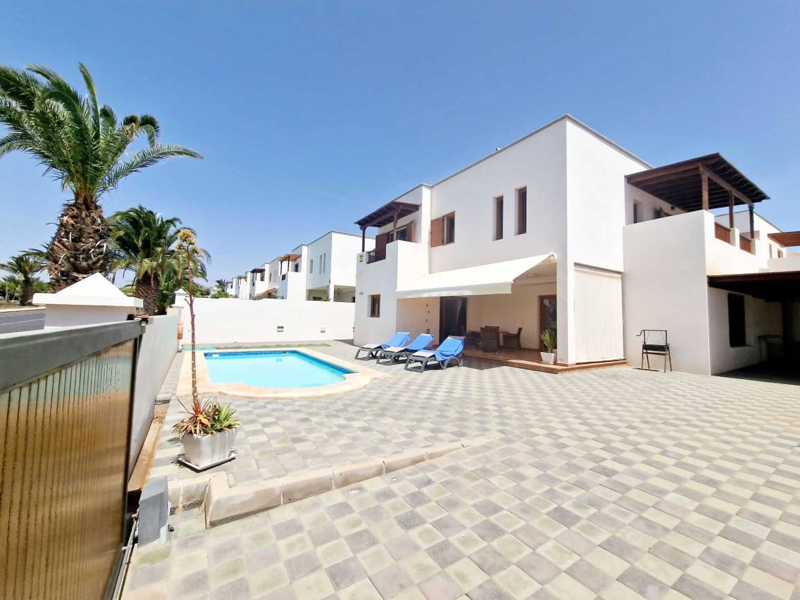 250 M² Ferienhaus ∙ 4 Schlafzimmer ∙ 6 Gäste - Teguise