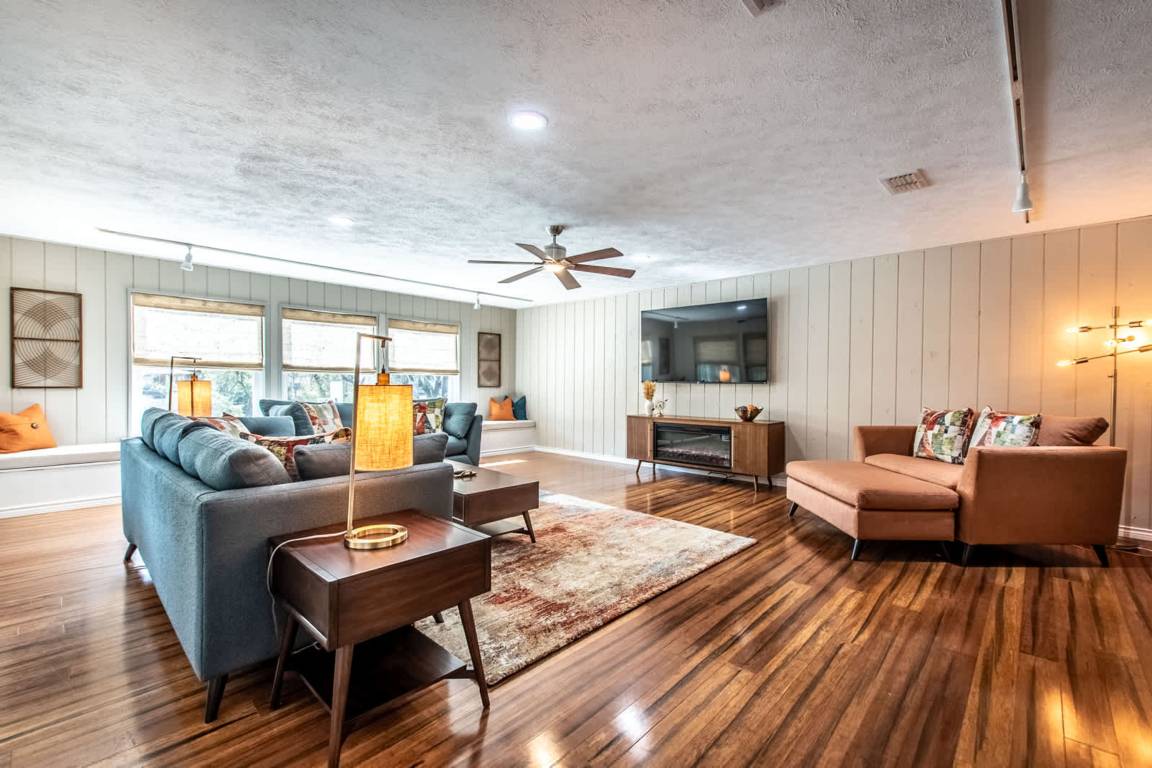 Apartment ∙ 6 Bedrooms ∙ 20 Guests - Corpus Christi, TX