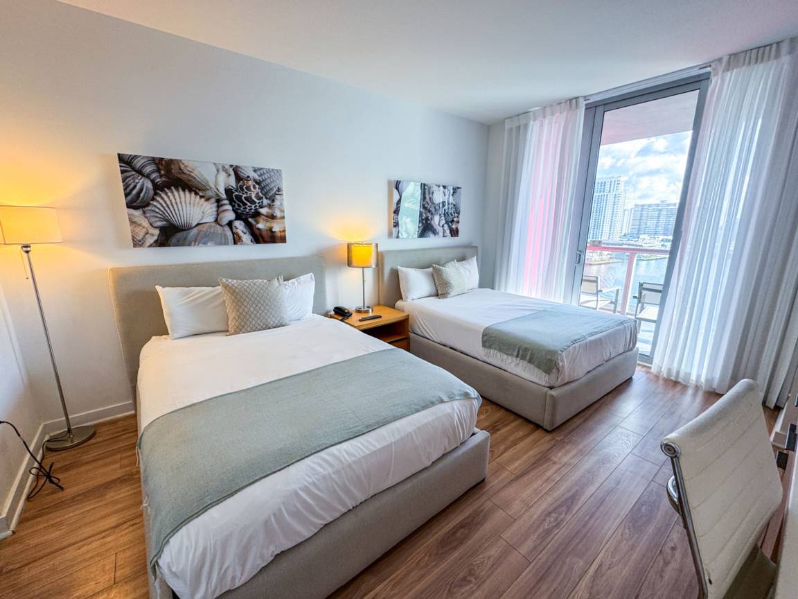 357 M² Apartment ∙ 1 Bedroom ∙ 4 Guests - Hallandale Beach, FL