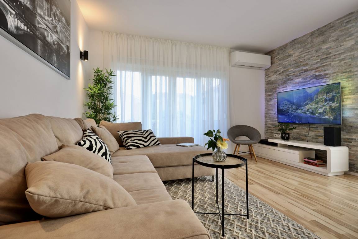 90 M² Apartment ∙ 2 Bedrooms ∙ 6 Guests - Split