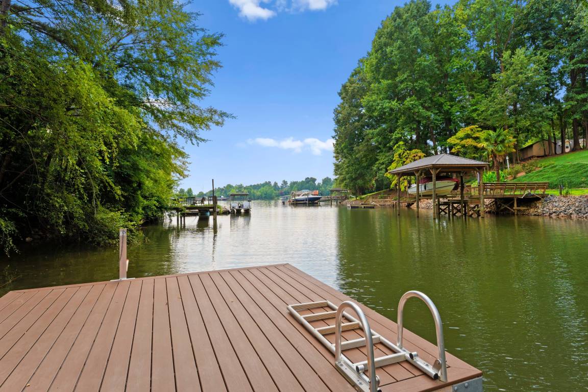 278 M² House ∙ 5 Bedrooms ∙ 16 Guests - Mooresville, NC