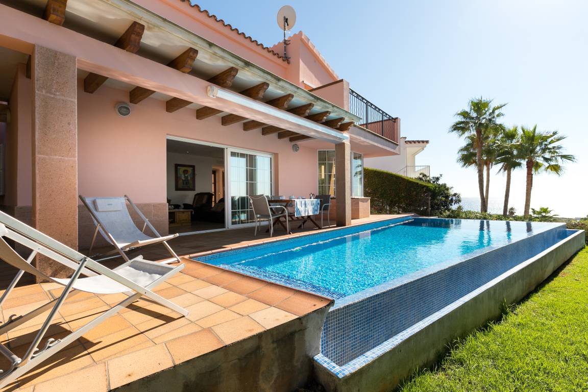 150 M² Villa ∙ 4 Habitaciones ∙ 8 Huéspedes - Cala Galdana