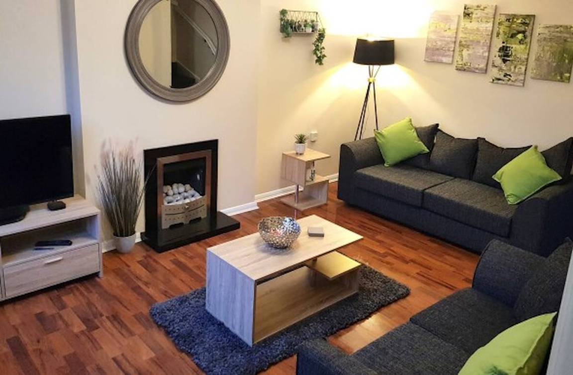 100 M² House ∙ 3 Bedrooms ∙ 6 Guests - Coventry