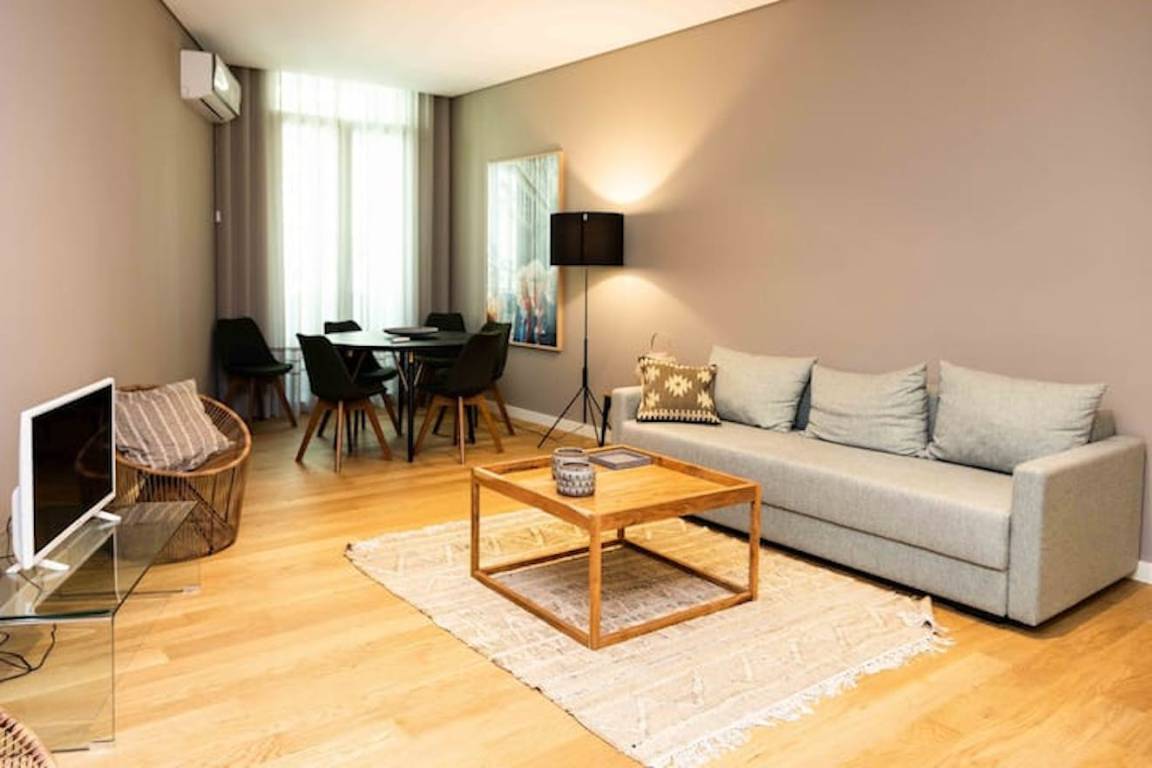 112 M² Apartment ∙ 2 Bedrooms ∙ 6 Guests - Porto