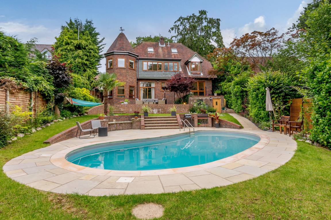 Cottage ∙ 5 Bedrooms ∙ 10 Guests - Beaconsfield, UK