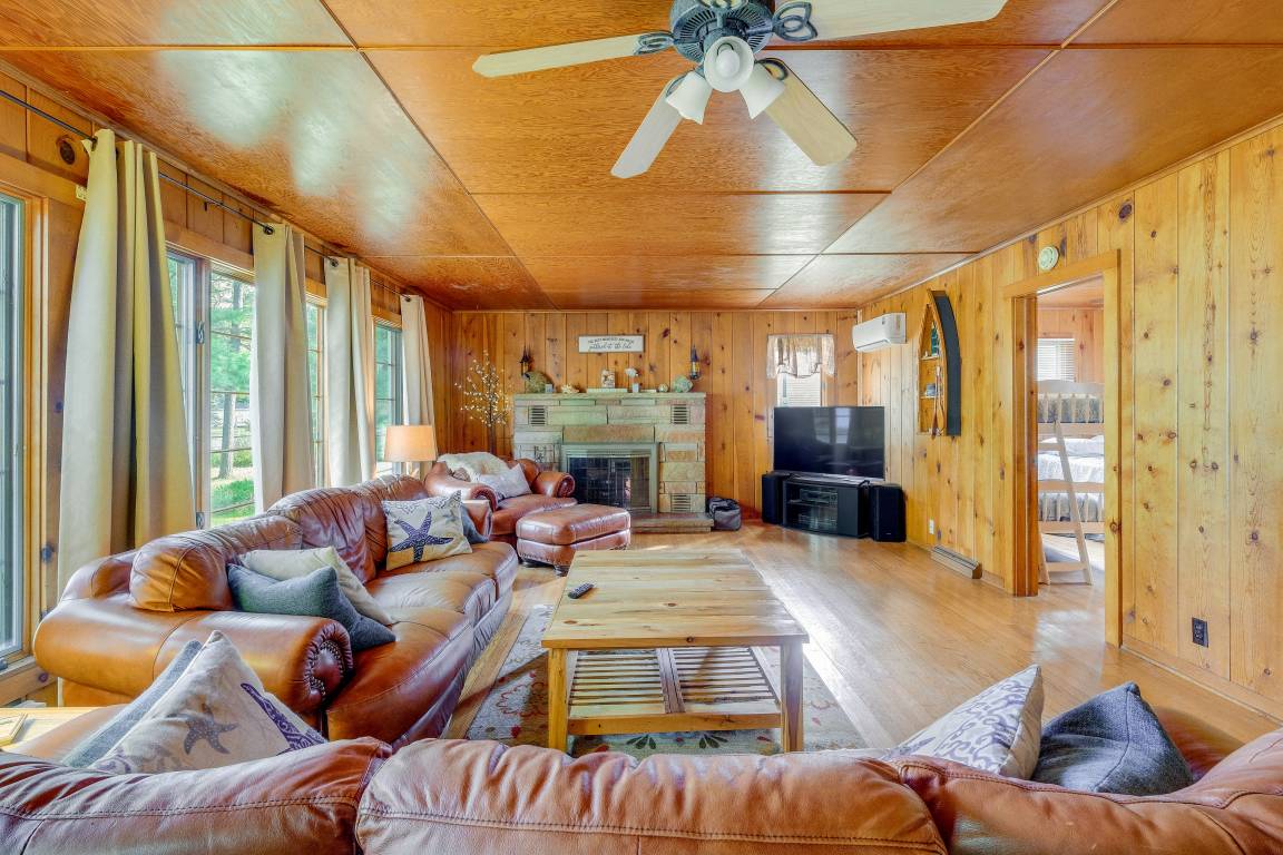 185 M² Cottage ∙ 3 Bedrooms ∙ 8 Guests - Alden, MI