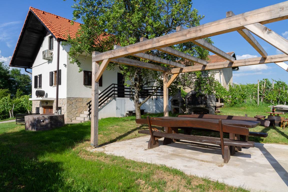 135 M² Casa ∙ 1 Habitación ∙ 8 Huéspedes - Slovenia