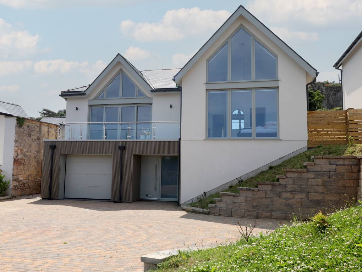 Cottage ∙ 4 Bedrooms ∙ 8 Guests - Colwyn Bay