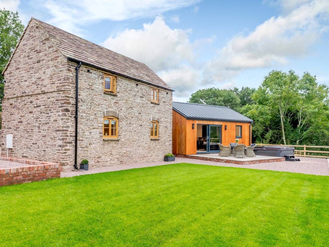 Cottage ∙ 2 Bedrooms ∙ 4 Guests - Monmouthshire