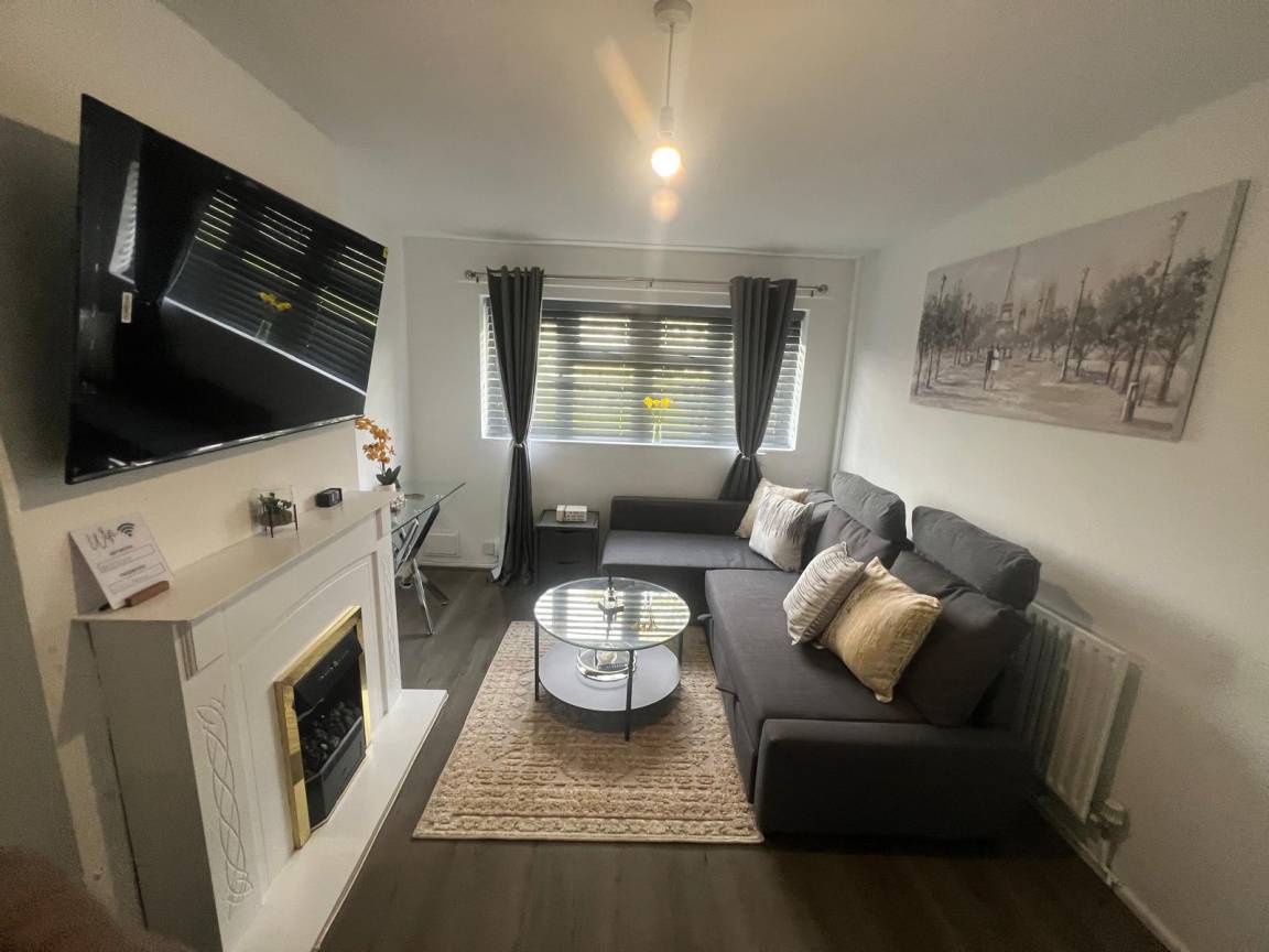 55 M² Apartment ∙ 1 Bedroom ∙ 4 Guests - Wolverhampton