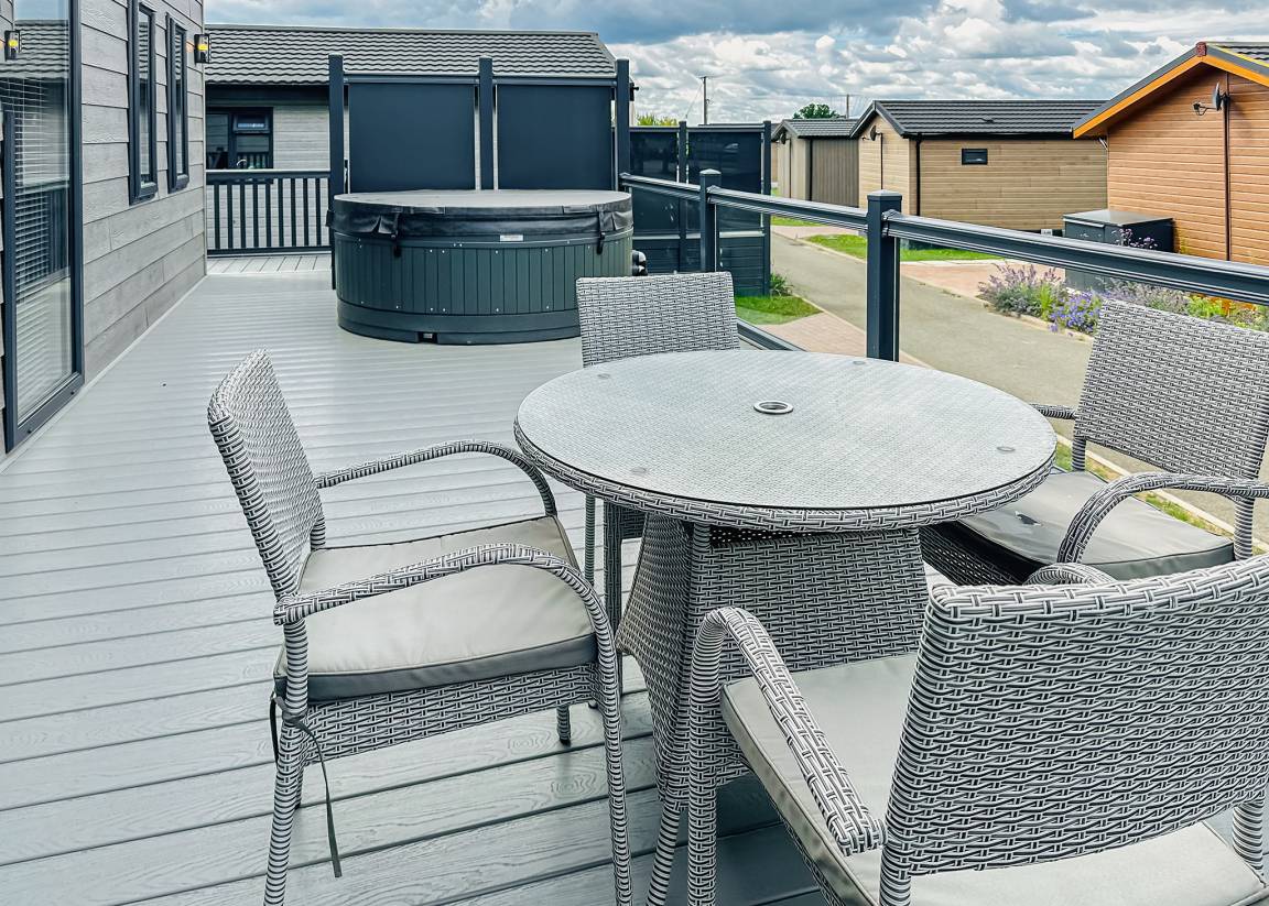 Chalet ∙ 2 Bedrooms ∙ 4 Guests - Upton upon Severn