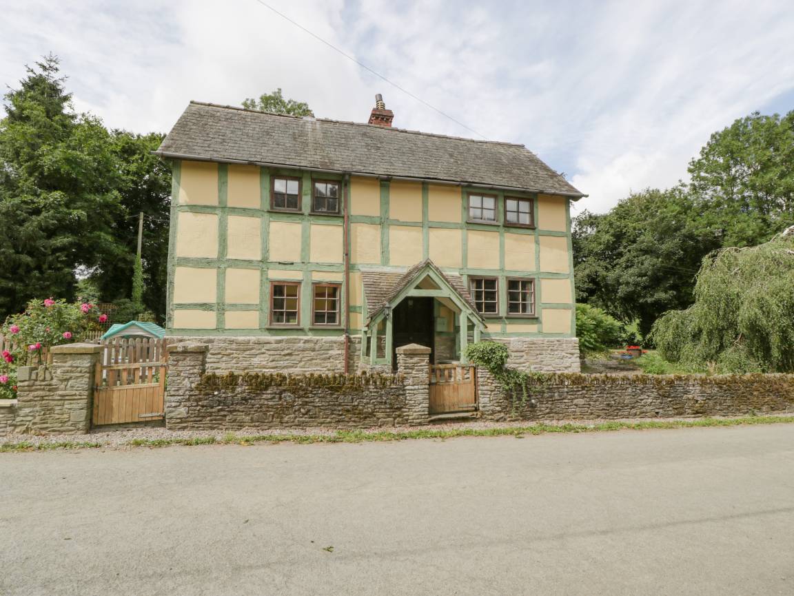Cottage ∙ 4 Bedrooms ∙ 8 Guests - Shropshire