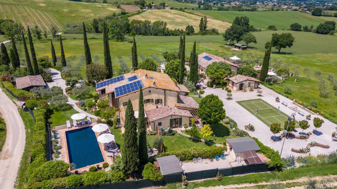 300 M² Villa ∙ 4 Slaapkamers ∙ 10 Gasten - Bastia Umbra