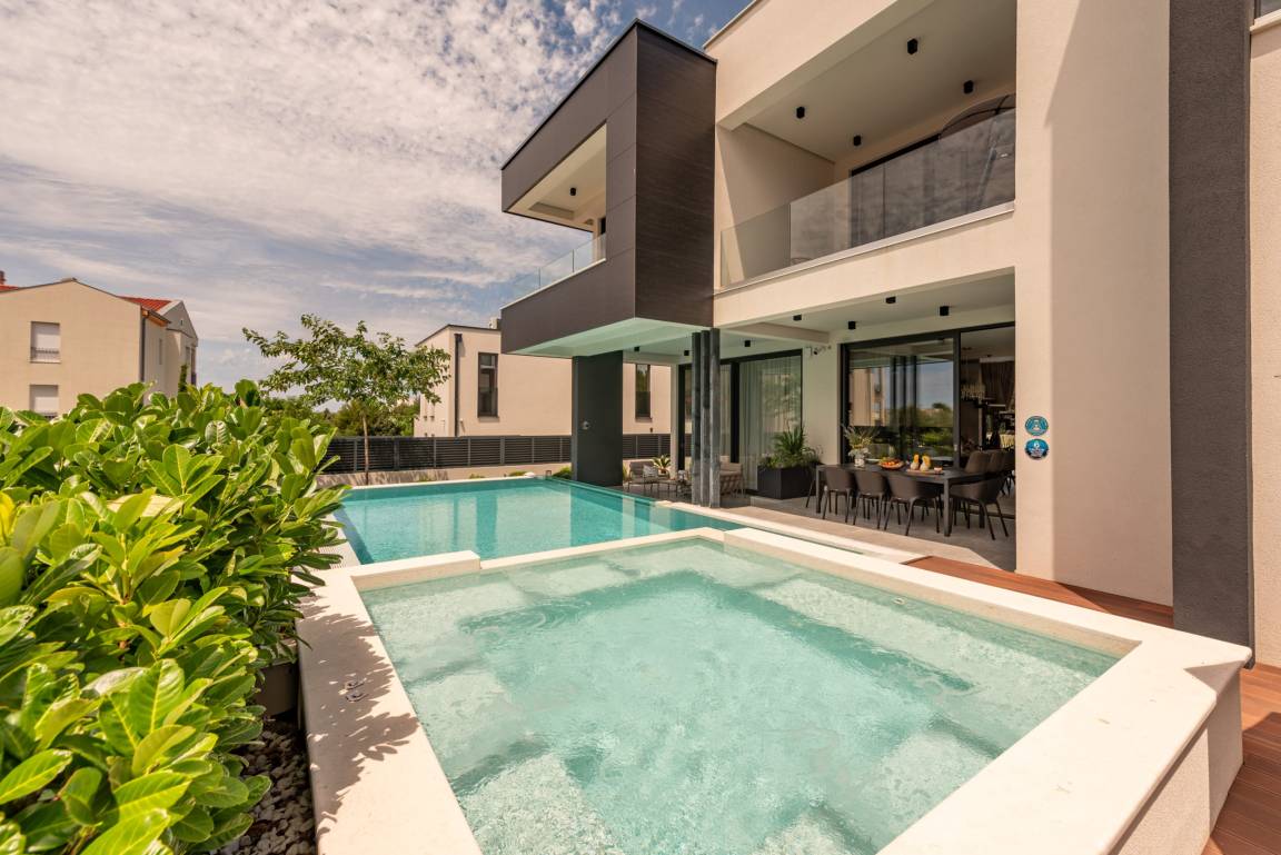 260 M² Villa ∙ 4 Chambres ∙ 8 Personnes - Vir