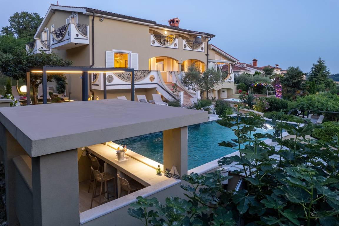 250 M² Villa ∙ 5 Schlafzimmer ∙ 12 Gäste - Funtana