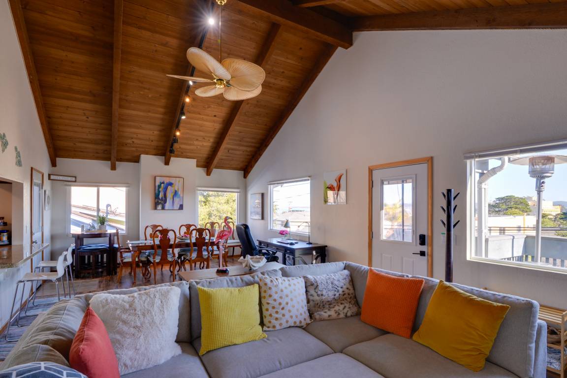 148 M² Apartment ∙ 3 Bedrooms ∙ 8 Guests - Monterey, CA